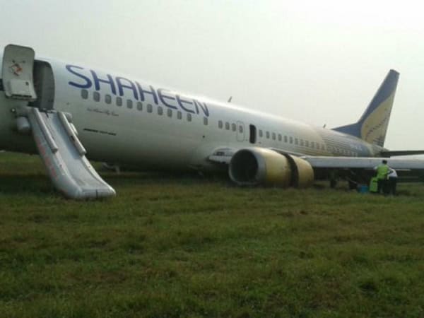 Pakistani airplane escapes major crash at Lahore airport