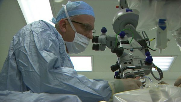 Brit gets his sight back after world’s first robotic eye surgery