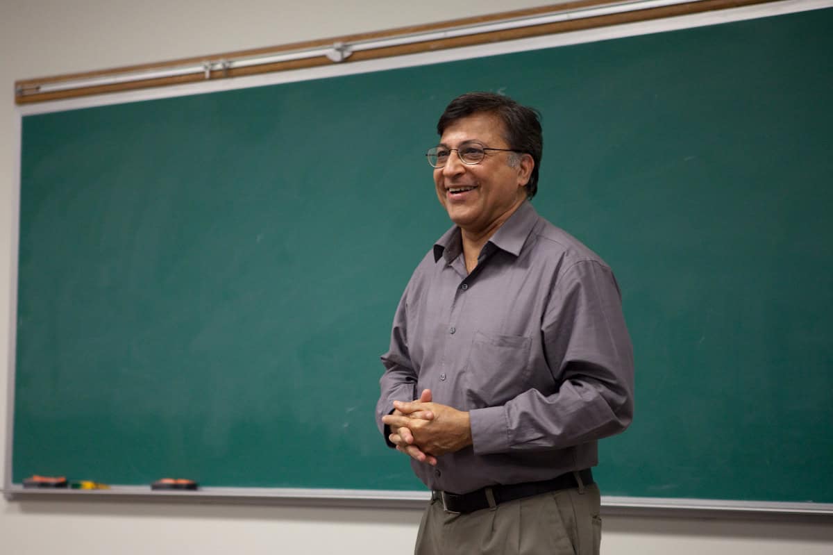 Pervez Hoodbhoy urges large-scale educational reforms across country