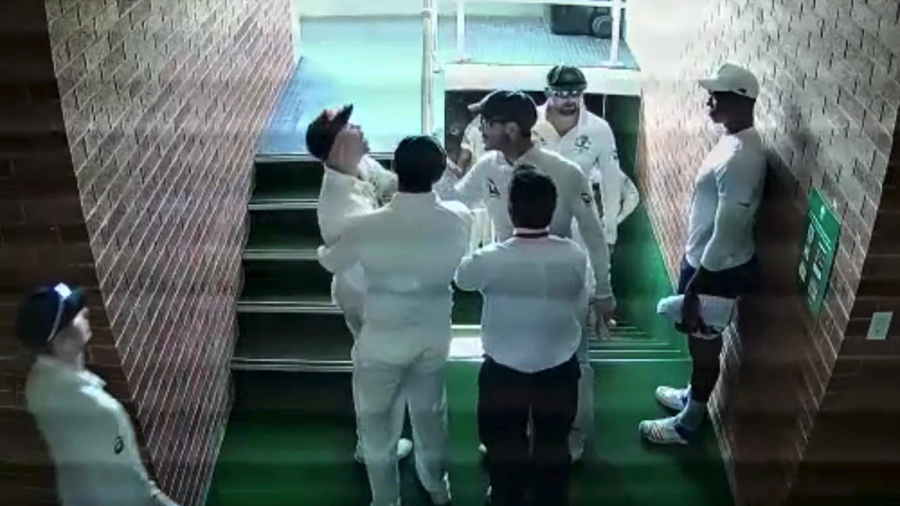 Warm Warner caught on camera while scuffling with South African Quinton ...