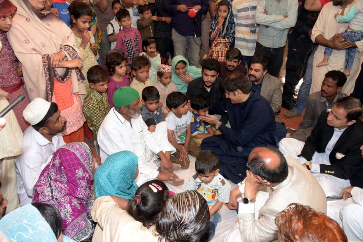 CM Sindh visits family of Mufti Usmani s guard, offers treatment for ...