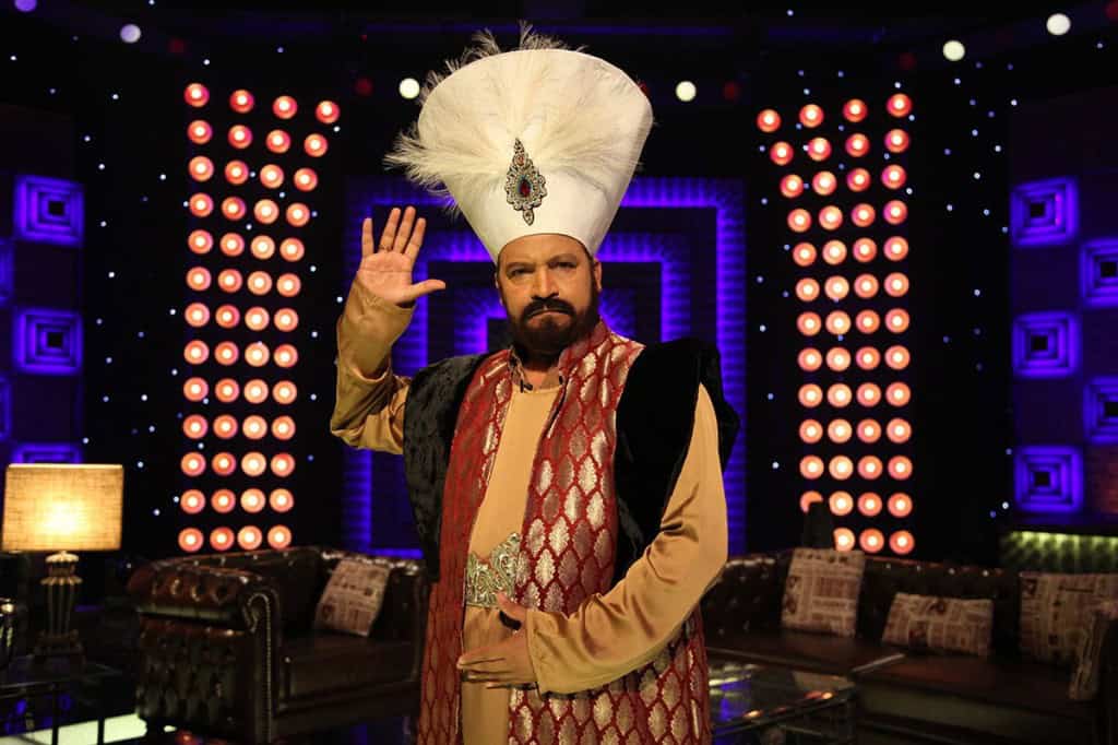 Umer Sharif confirms he’s not hospitalized, announces new stage dramas