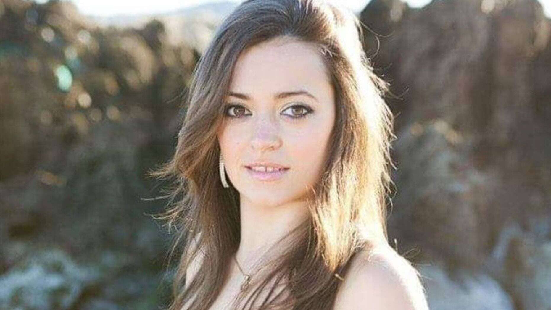 Spanish Pop star dies in freak accident on stage