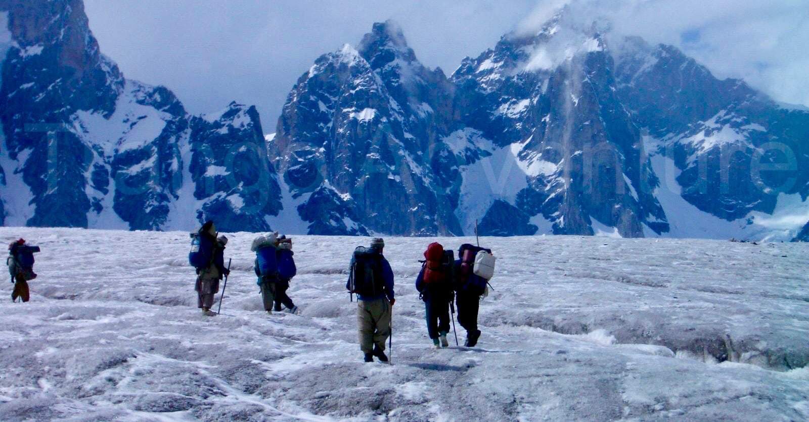 Chinese scientists extract deep ice core samples from Pakistan s mountains