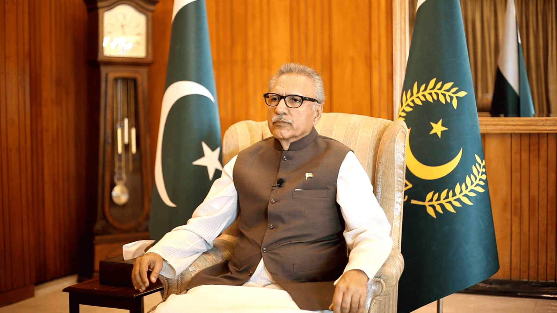 Pakistan President Alvi visits Kuwait to condole Emir Al-Sabah s death