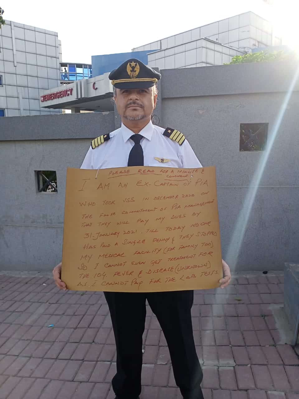 Former PIA Captain stages protest over non-payment of dues amid ...