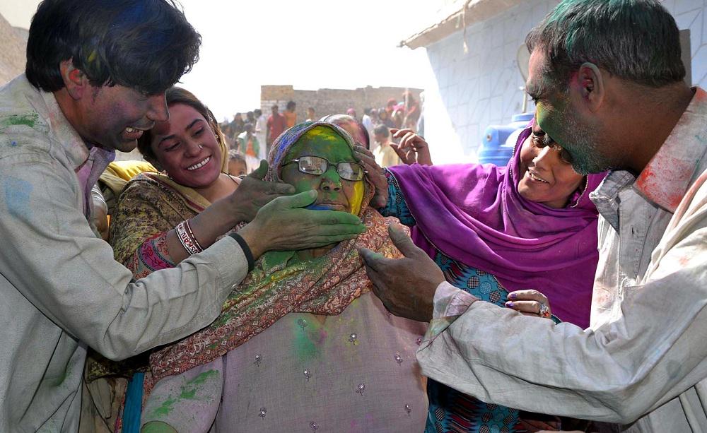 Hindus celebrate Holi in Pakistan
