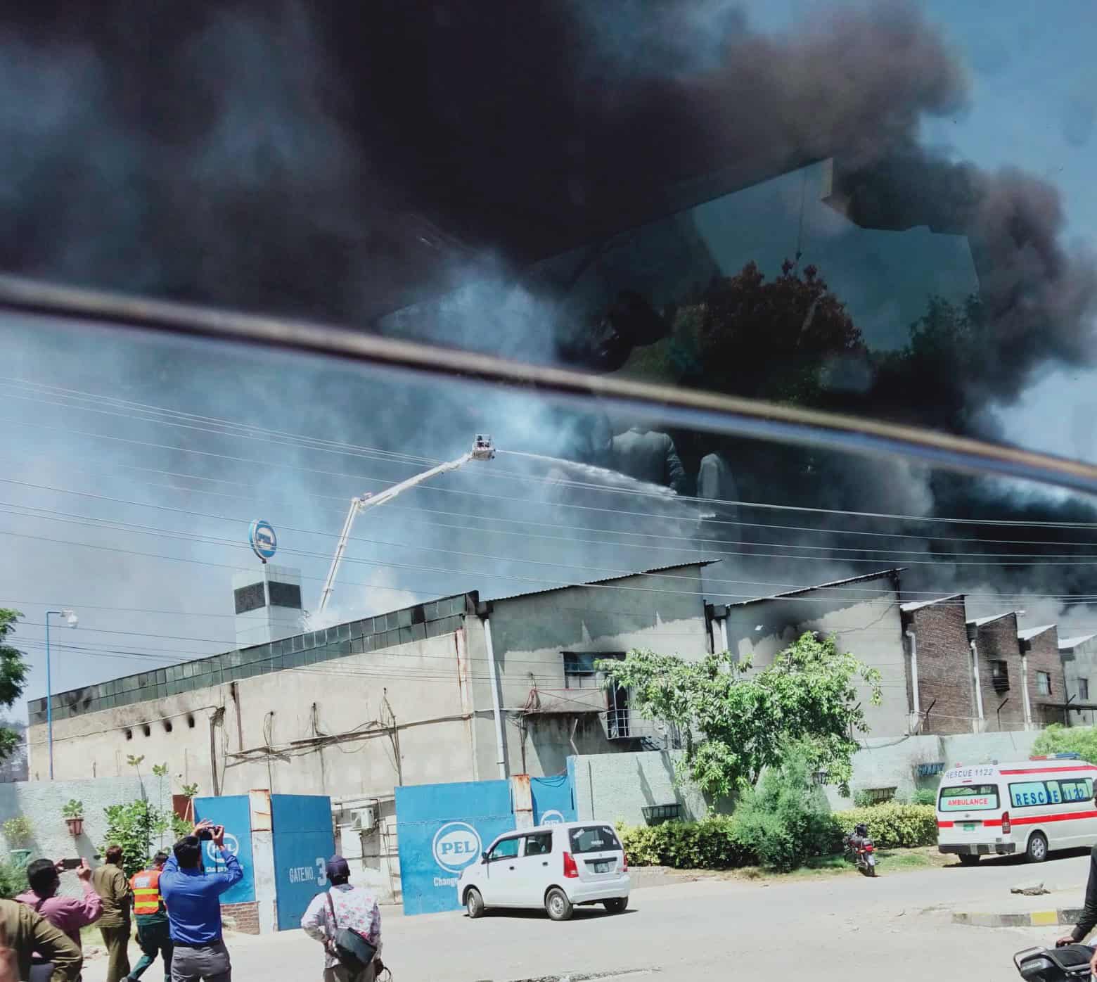 Watch – Fire breaks out at PEL electronics factory in Lahore