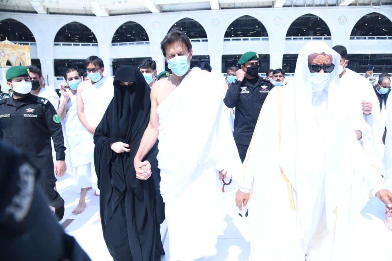In Pics: PM Imran, wife Bushra perform Umrah
