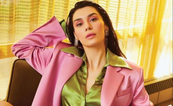 Ertugrul actress Burcu Kiratli s jaw-dropping photos leave fans in awe