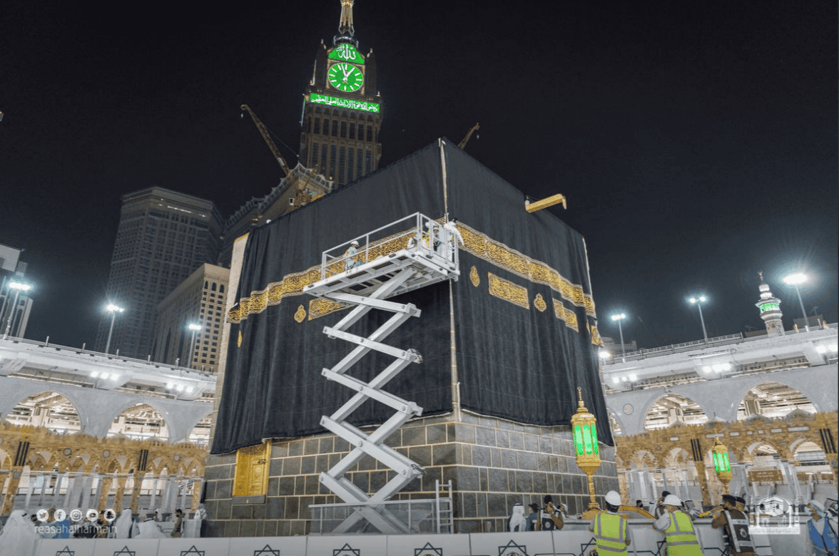 WATCH: Kaaba gets new Kiswa draped with 120kg of gold threads