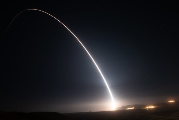 US fires Minuteman III ICBM in test of re-entry vehicle