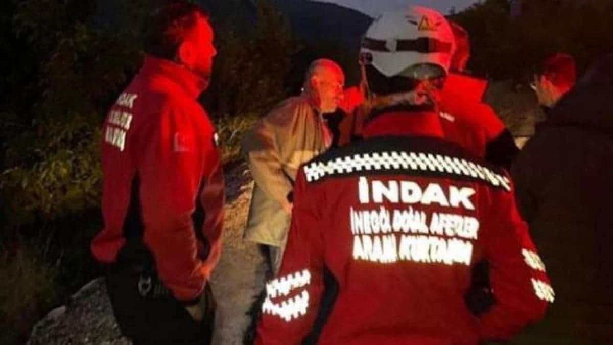 Turkish man joins rescue team searching for him after wife reports him ...