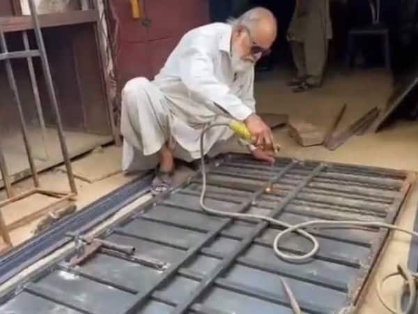 Pakistani blacksmith, 70, sets new world record