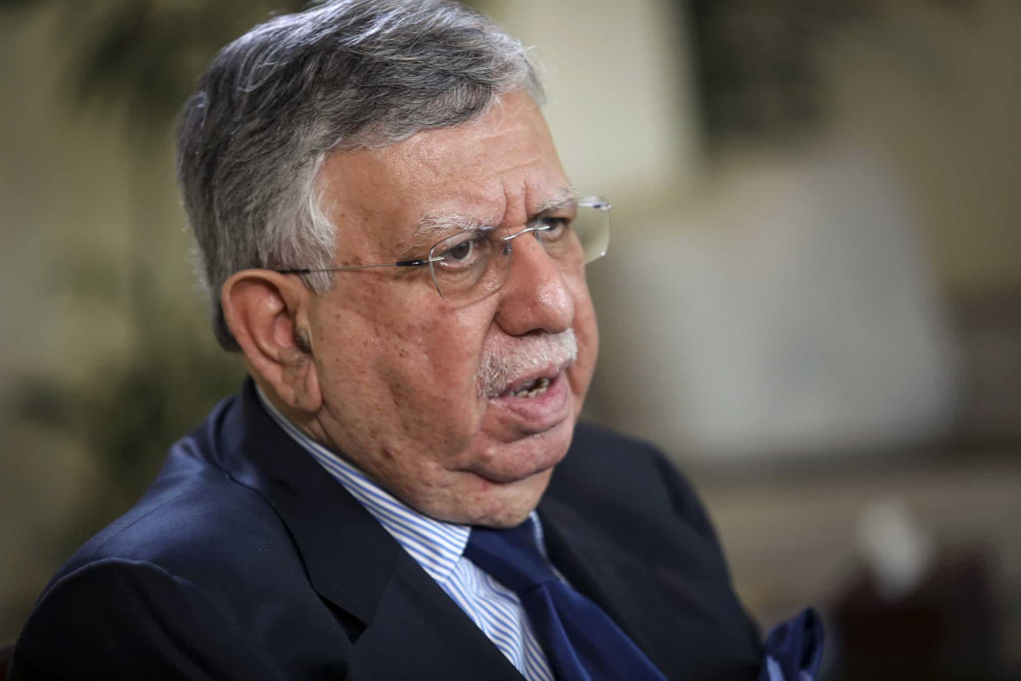 Govt to withdraw tax exemptions worth Rs350bn in mini-budget: Tarin