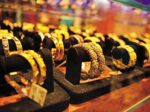 Gold price jumps Rs700 per tola in Pakistan