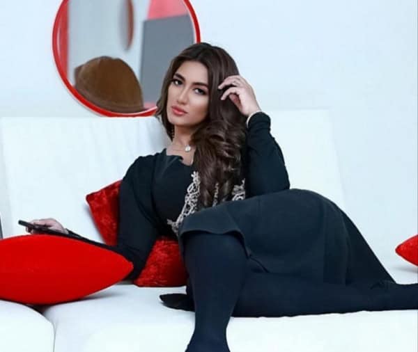 Mathira’s new bold photo at beach sets internet on fire