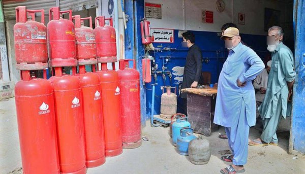 Ogra reduces LPG price by Rs15.27 per kg