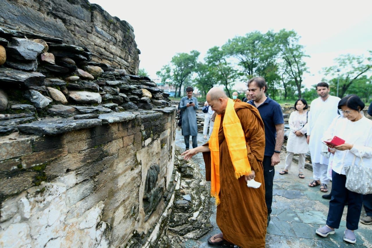 Thai chief monk, disciples visit Buddhist civilization sites in Swat