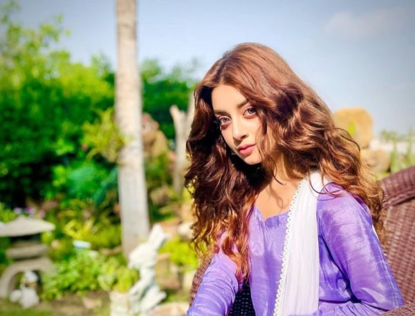 Alizeh Shah flaunts her glam look in latest viral video