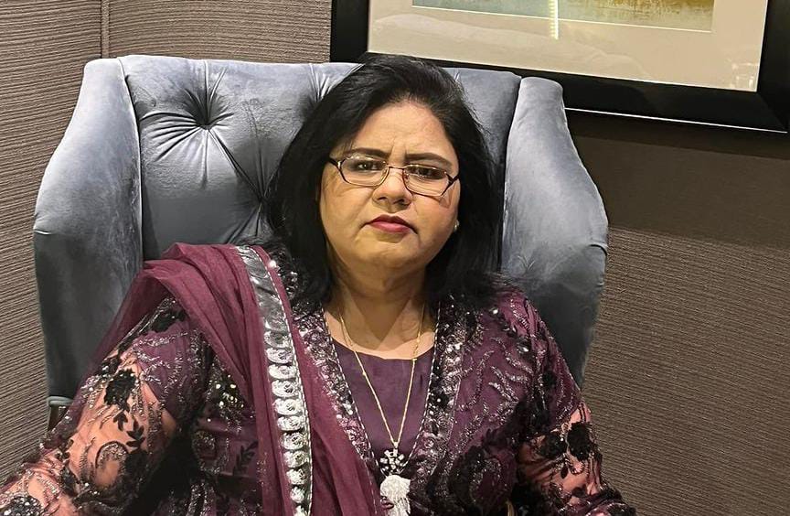 Pakistani singer Shazia Manzoor entrances fans on US tour