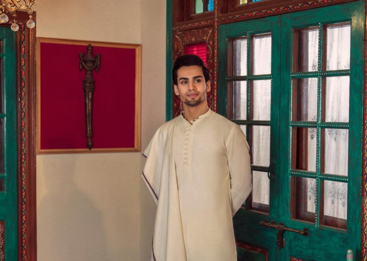 Cricket fanatic Momin Saqib shares countdown to Pak-India match