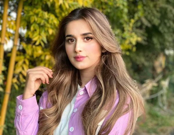 TikTok star Alishbah Anjum flaunts a dazzling transformation in new video
