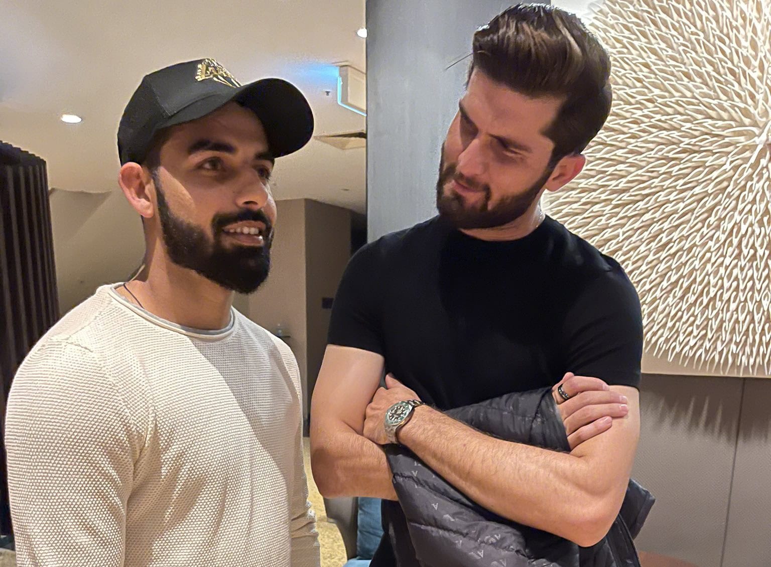 ‘Kabhi Mujhe Bhi Aise Dekho’: Shadab s hilarious tweet for Shaheen ...