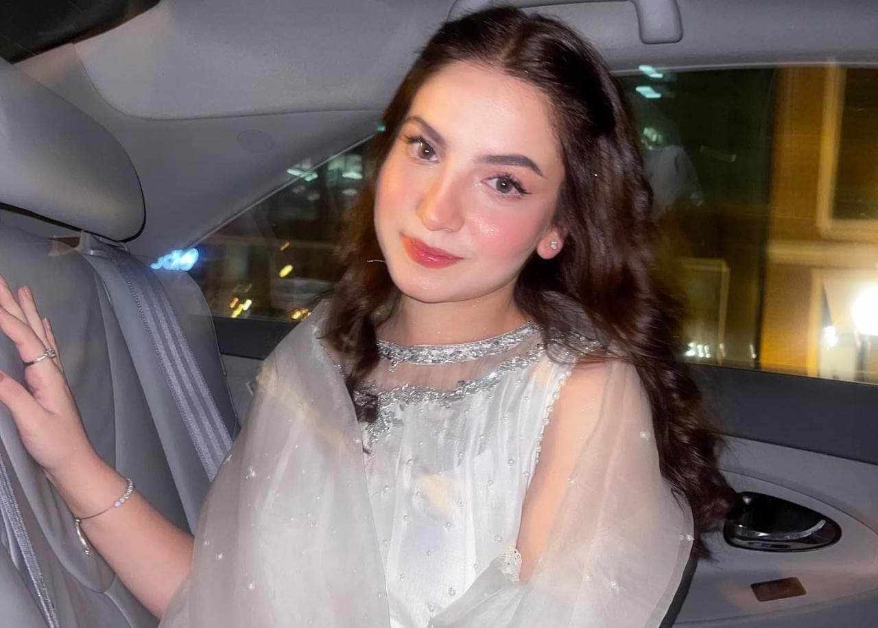 Dananeer Mobeen abducted by an alien