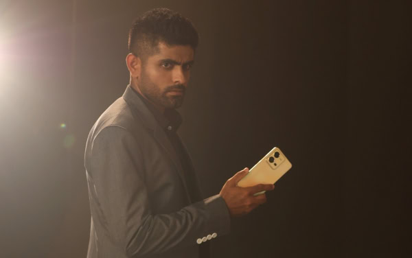 Babar Azam spotted holding rumoured new Gold vivo V25e smartphone