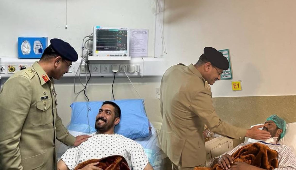 Pakistan Army Chief visits officers, soldiers injured in Bannu ...