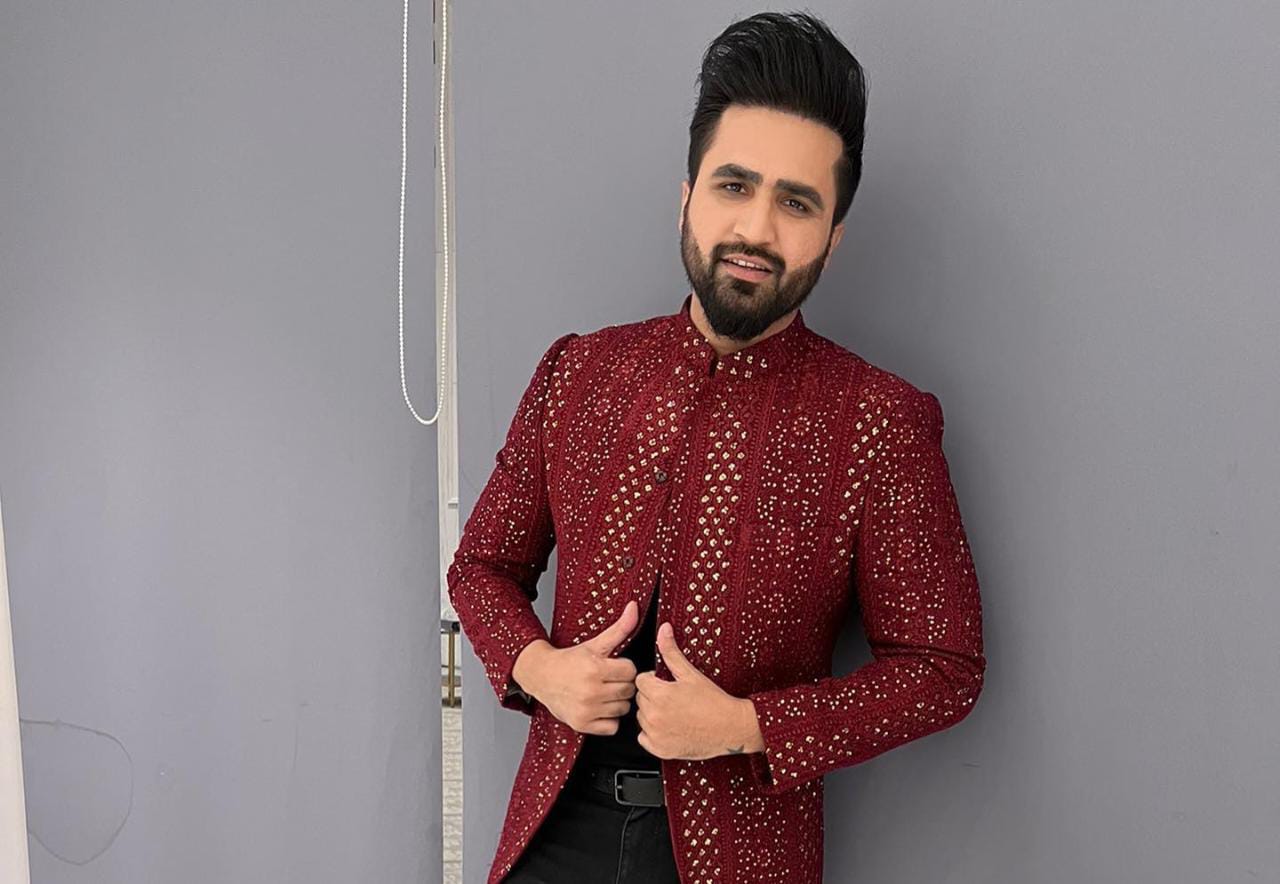 Falak Shabir takes a playful dig at rising inflation in Pakistan