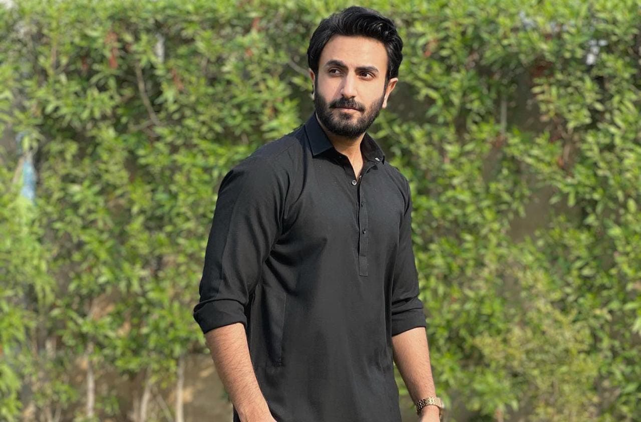 WATCH – Hammad Shoaib effortlessly grooves to SRK s song