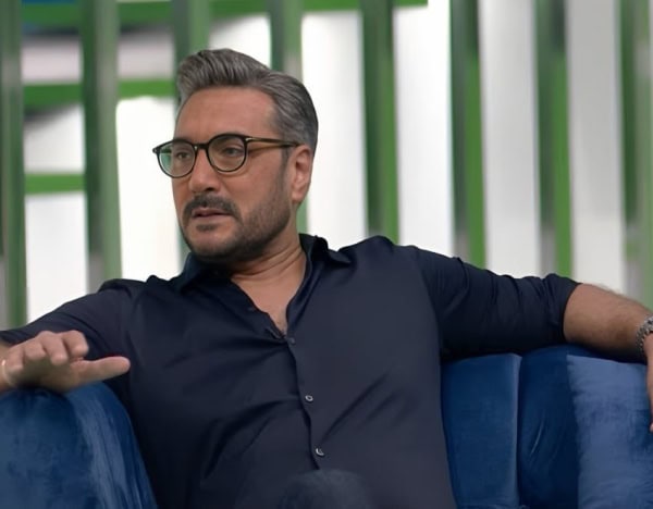 Adnan Siddiqui flaunts his singing skills at The Mirza Malik Show