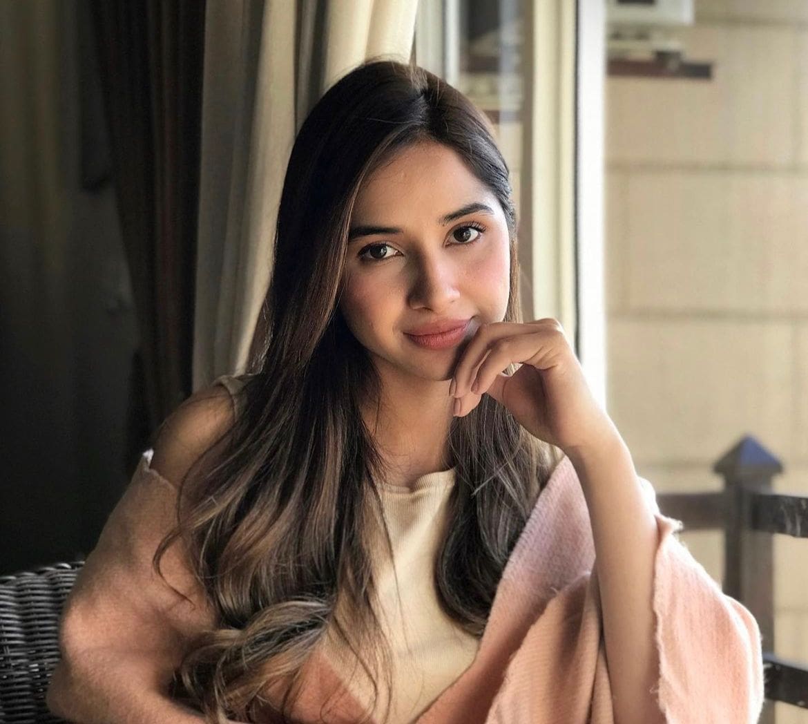 Sabeena Farooq looks stunning in latest pictures