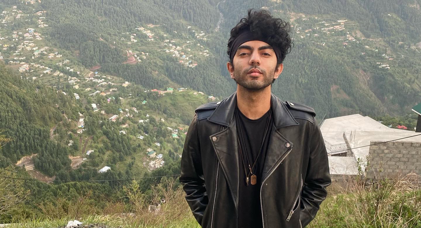 Sajjad Ali s son sings Señorita in comical style