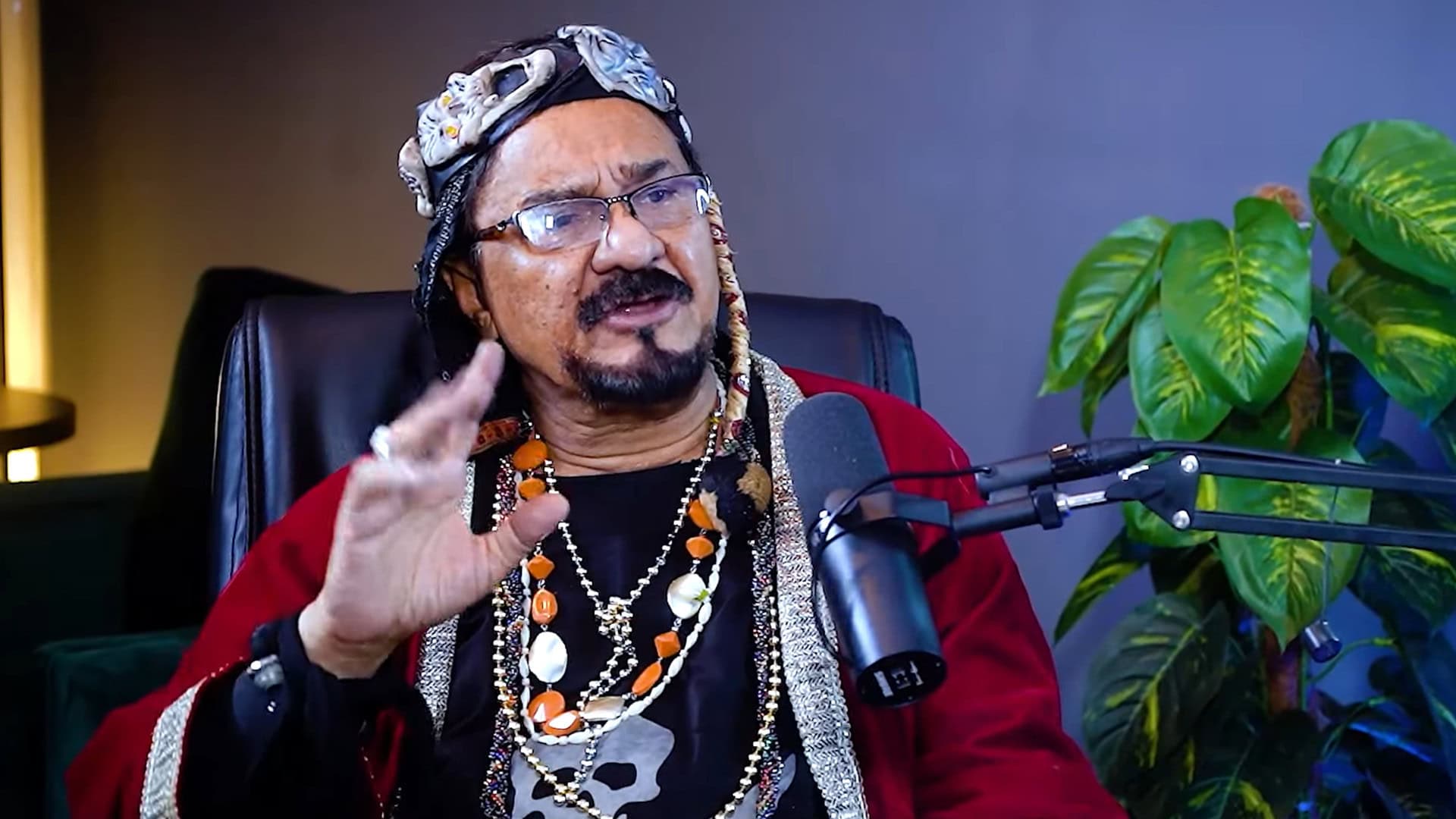 Hamoon Jadugar says Mehwish Hayat was awarded Tamgha-e-Imtiaz meant for him