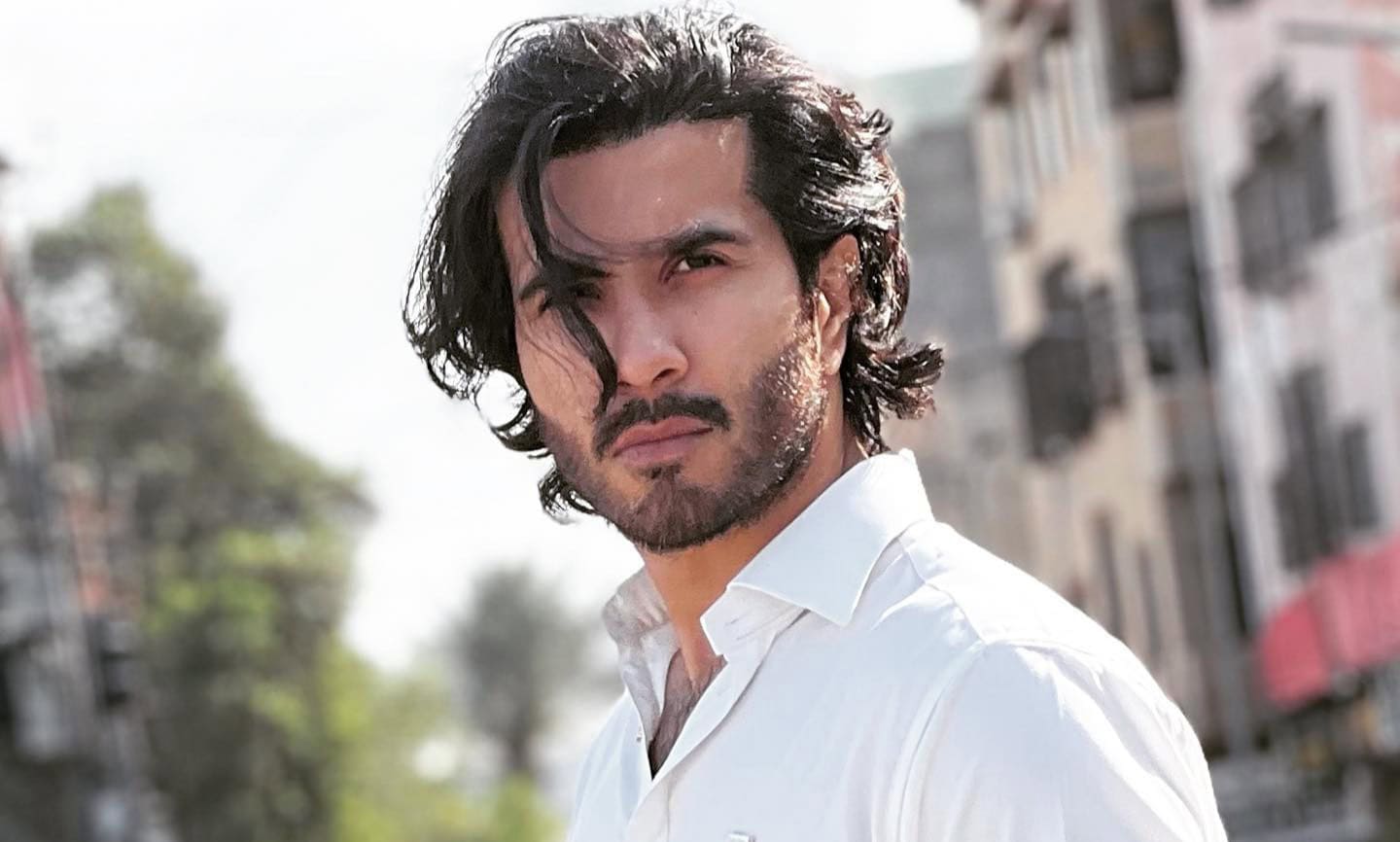 Feroze Khan surprises fan fighting cancer