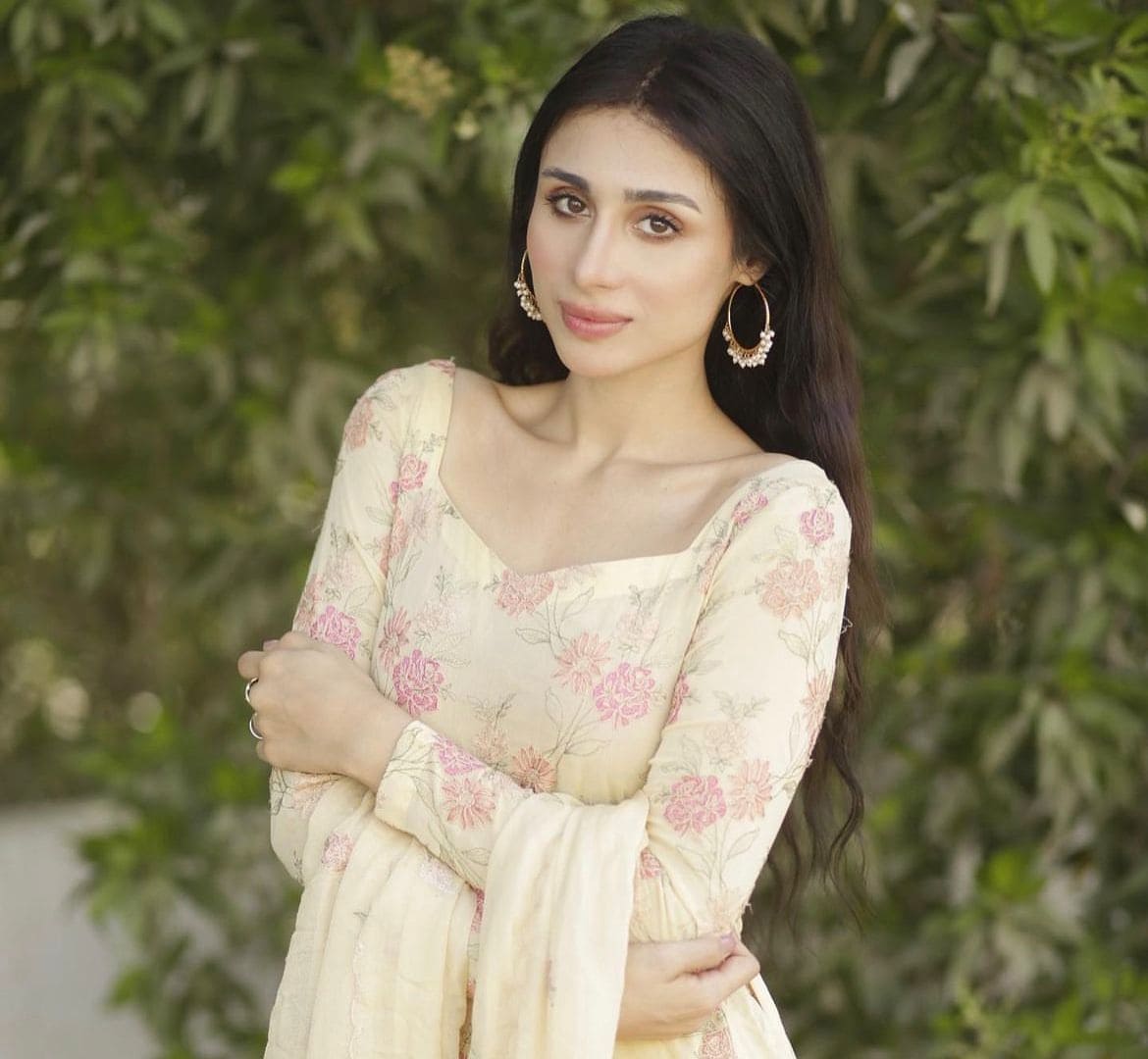 Mashal Khan sets hearts aflutter in latest BTS video