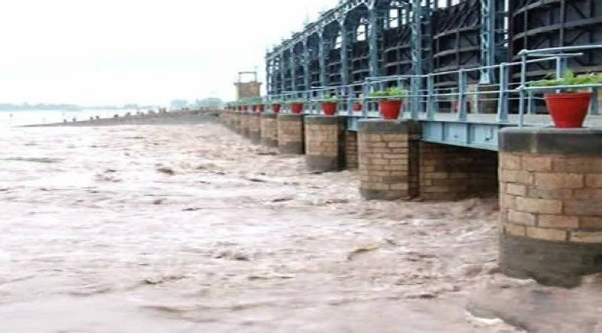 Punjab on high alert as India releases 1.85 lacs cusecs floodwater into ...