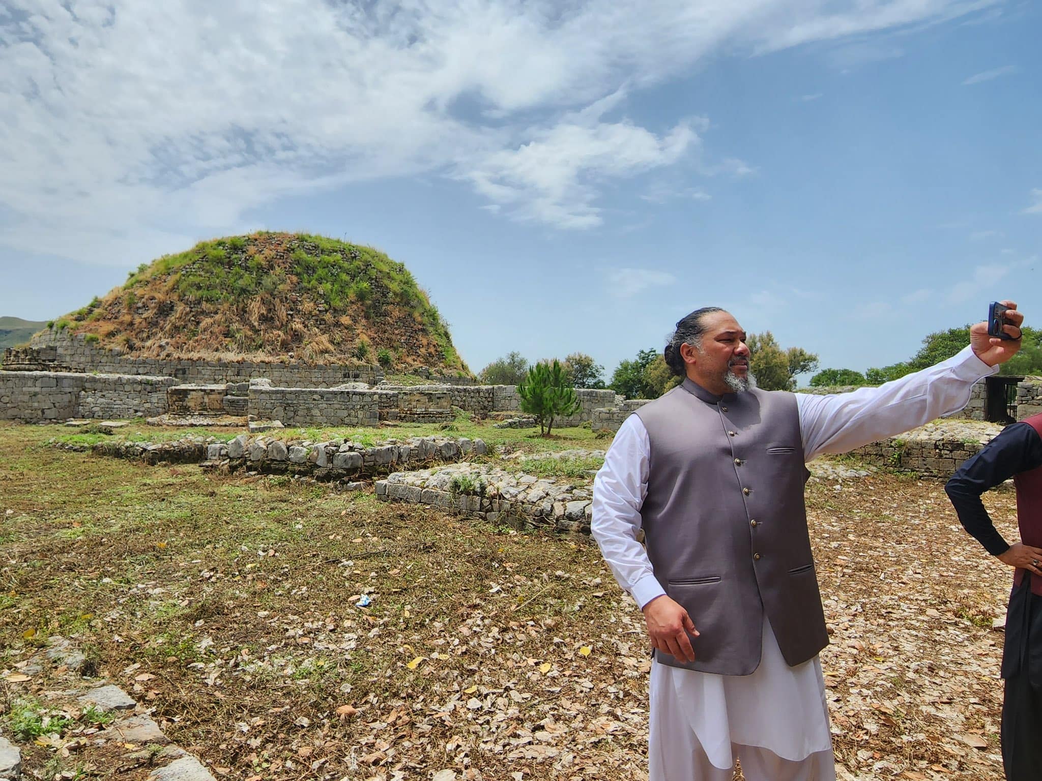 US Consul General William Makaneole visits Taxila, talks about his ...