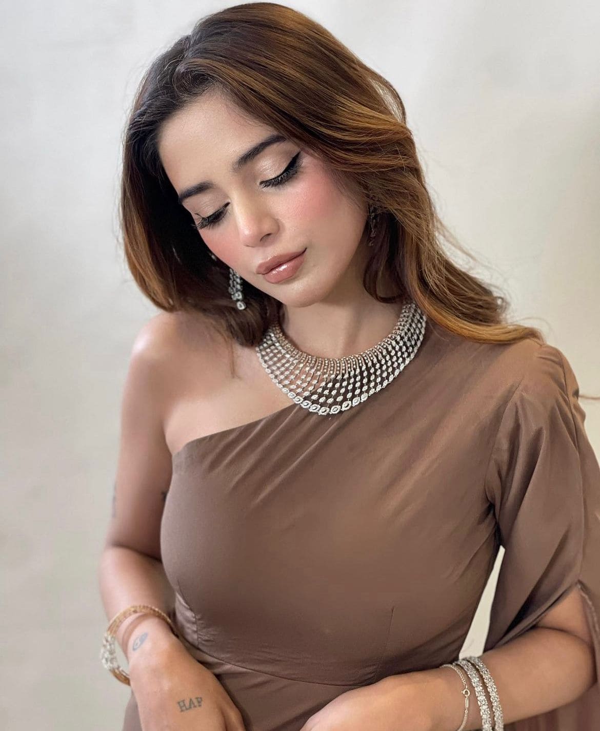 Aima Baig turns heads with latest photoshoot