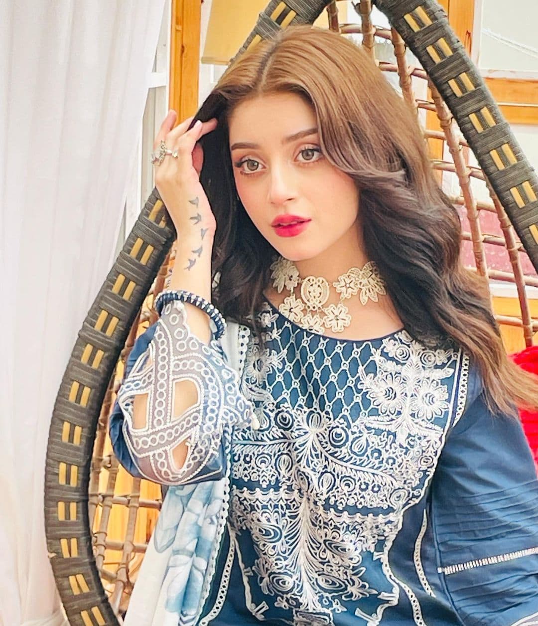 Alizeh Shah treats fans with another hilarious video