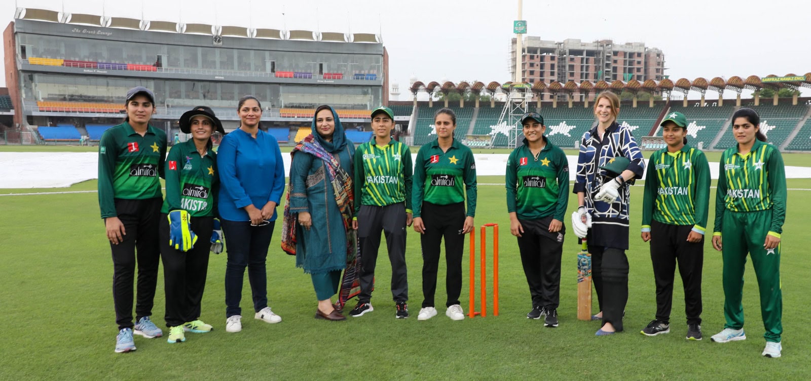 British High Commissioner Jane Marriott praises Naseem Shah for his ...