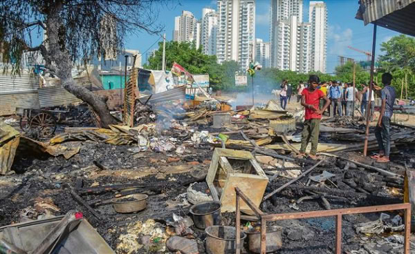 Mosques shut in Indian capital as violence against Muslims spreads