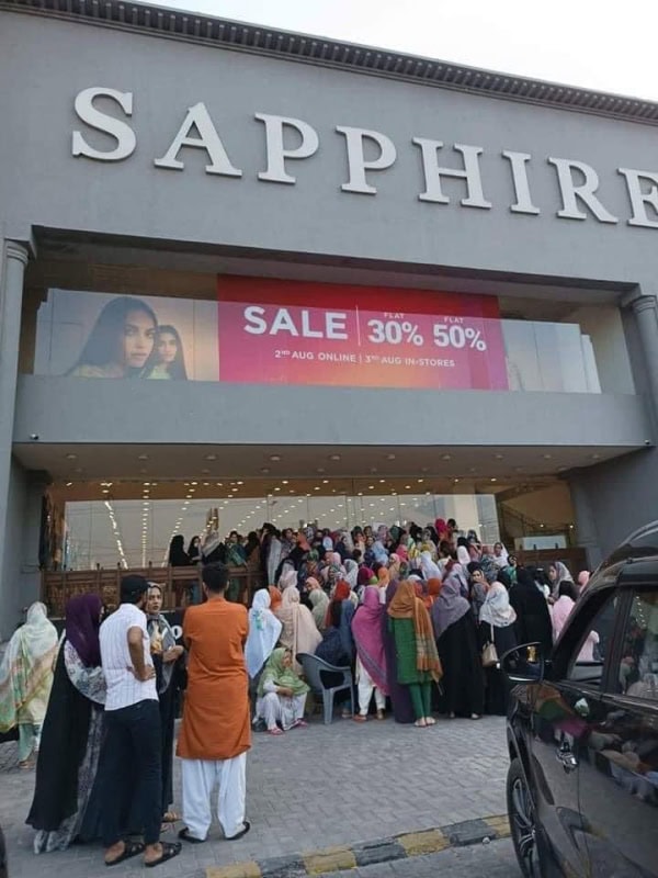 The Story of Sapphire: Here s how a clothing sale turned in a public brawl