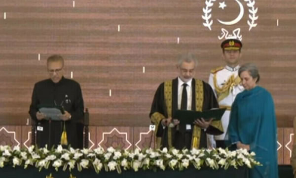 Justice Qazi Faez Isa takes oath as Pakistan s 29th chief justice