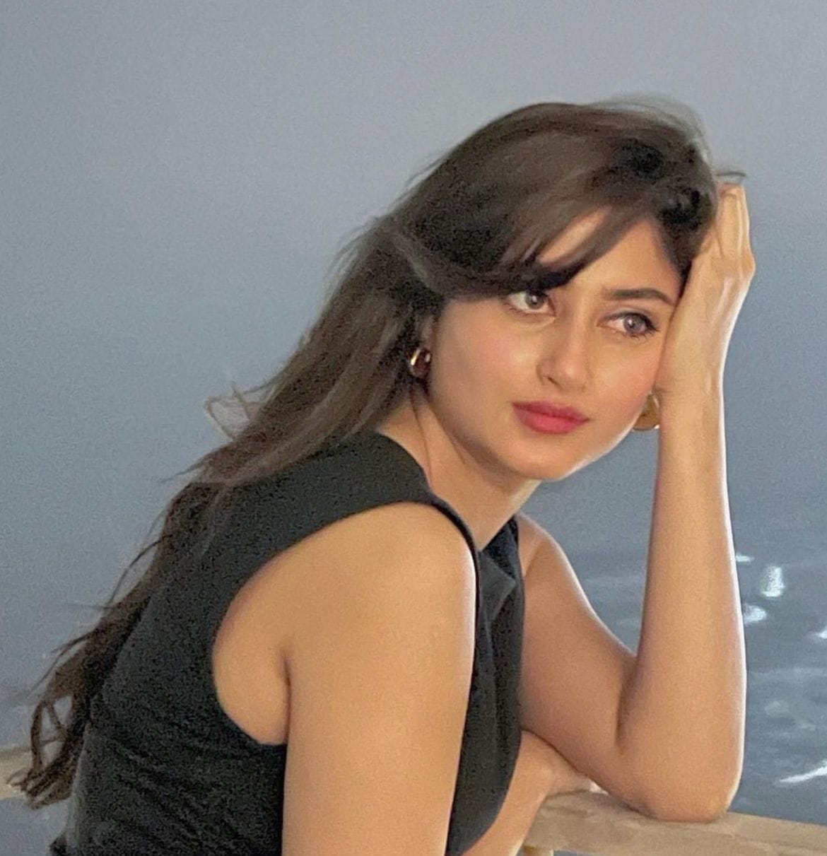 Sajal Aly stuns fans with chic look