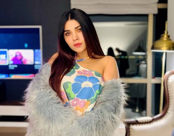 Mahi Baloch stuns fans with latest pictures