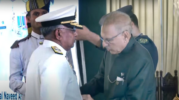 President Alvi confers Nishan-e-Imtiaz on newly appointed Pakistan Navy ...